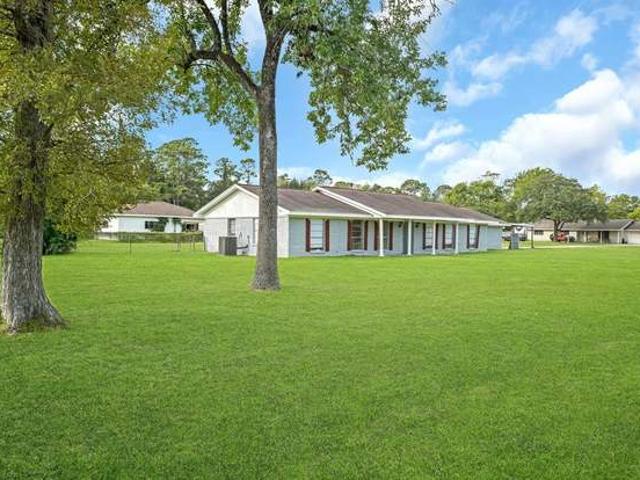 2902 Ronson Ln, 3 beds, 2 full baths
