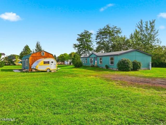2902 S 90th Ave, Yakima, WA 98903