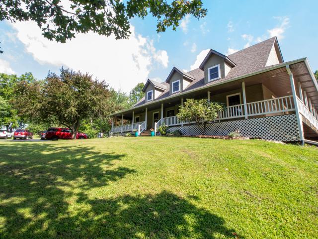 2902 W Farm Road 88
