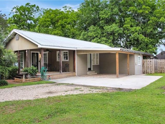 29030 S Range Rd, Livingston, LA 70754