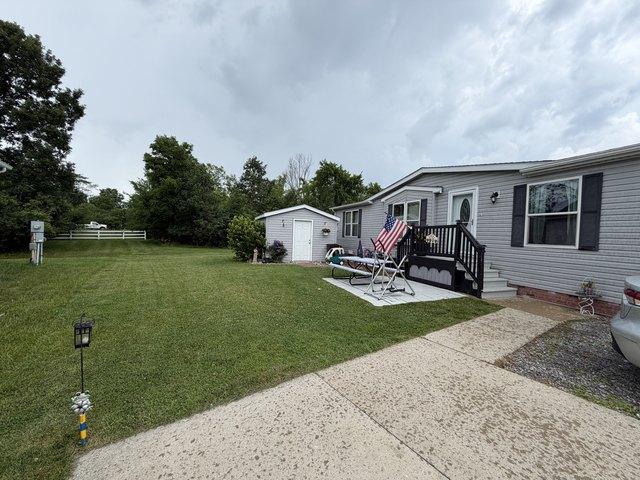 29034 Meadow Ln, Gibraltar, MI 48173