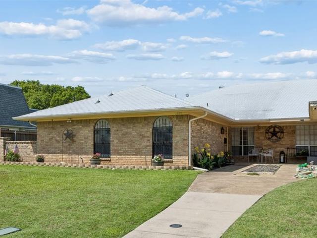 2903 Country Place Ct, Carrollton, TX 75006