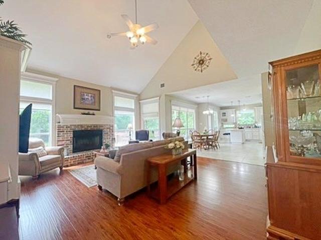 2903 Creekside Drive