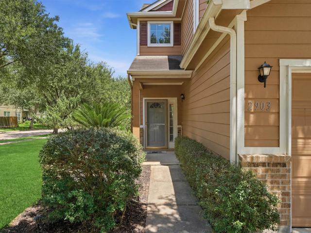 2903 Edgewick Elm Street