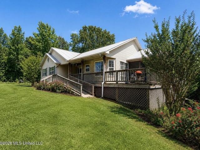 2903 Hunter Rd, Thaxton, MS 38871