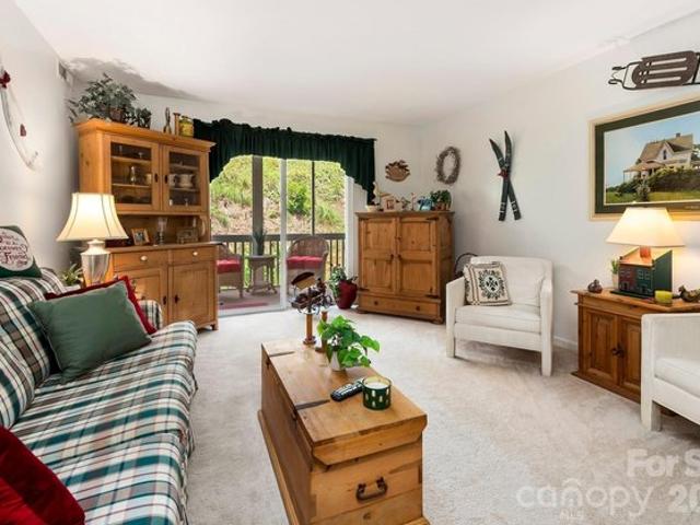 2903 Sagamore Ln, Asheville, NC 28806