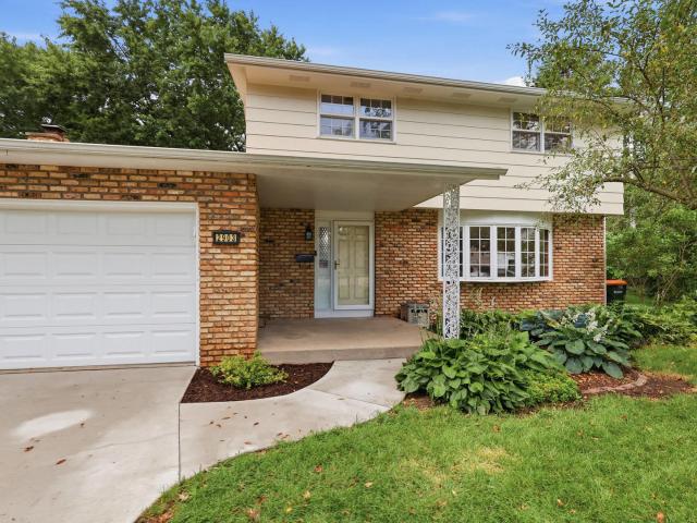 2903 Woodland Court