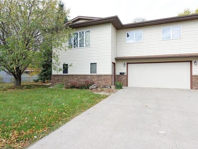 2903 18th St S, Fargo, ND 58103