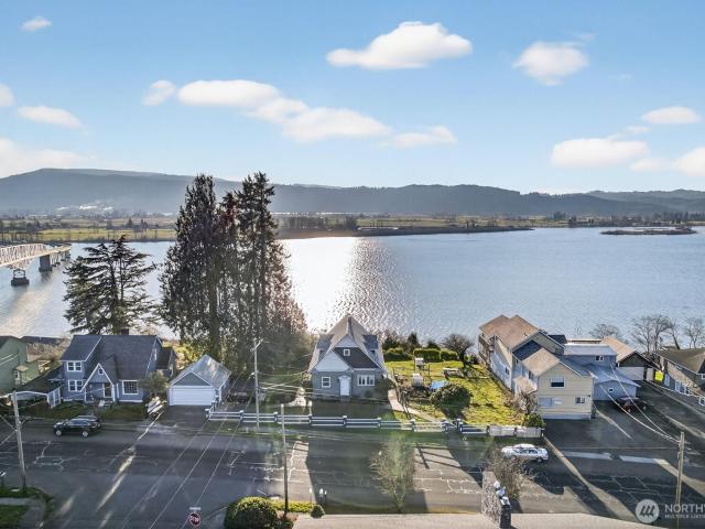 290 Columbia St, Cathlamet, WA 98612 | MLS #2472 | Compass