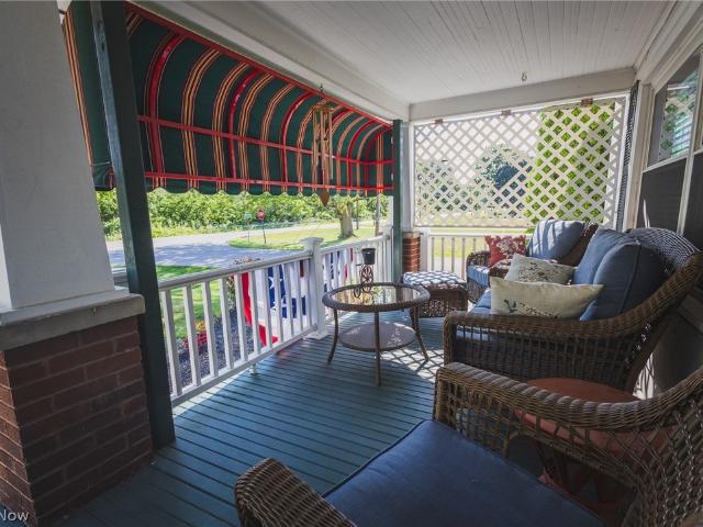 290 Cooper Foster Park Road W