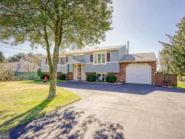 290 Greentree Rd, Sewell, NJ 08080