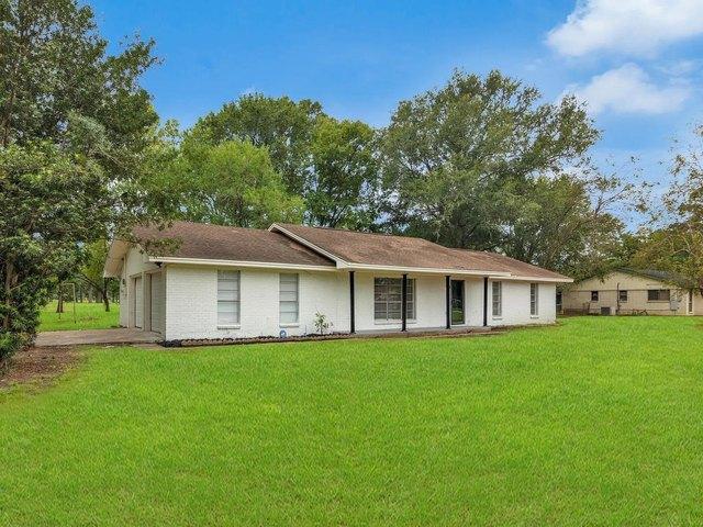 290 E Smith St, Sour Lake, TX 77659