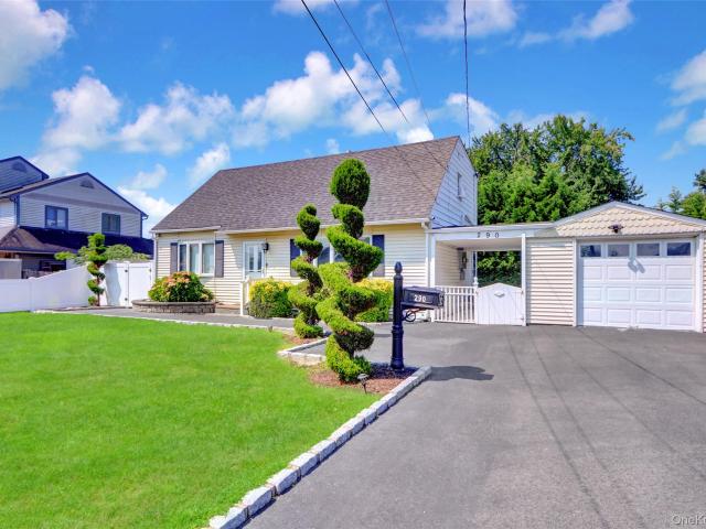 290 Eastwood Ave, Deer Park, NY 11729 | MLS #989630 | Compass
