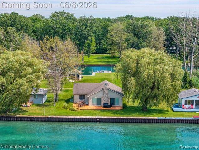 290 Kama Ct, Algonac, MI 48001