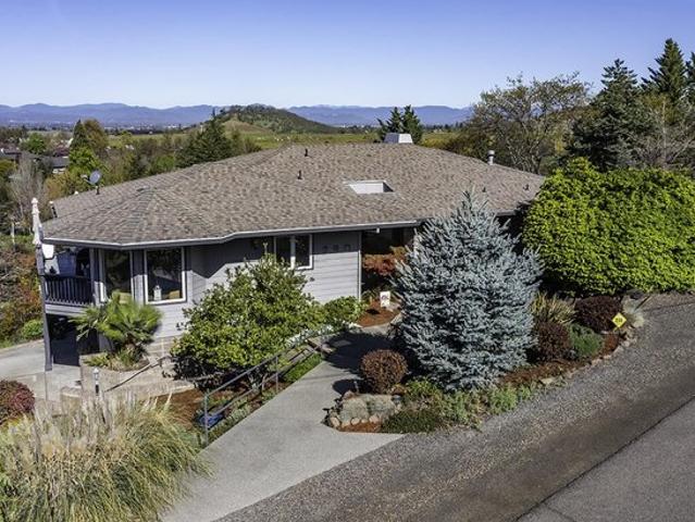 290 Harvard Pl, Medford, OR 97504