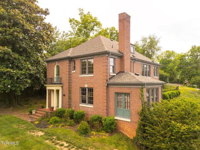 290 Long Crescent Drive