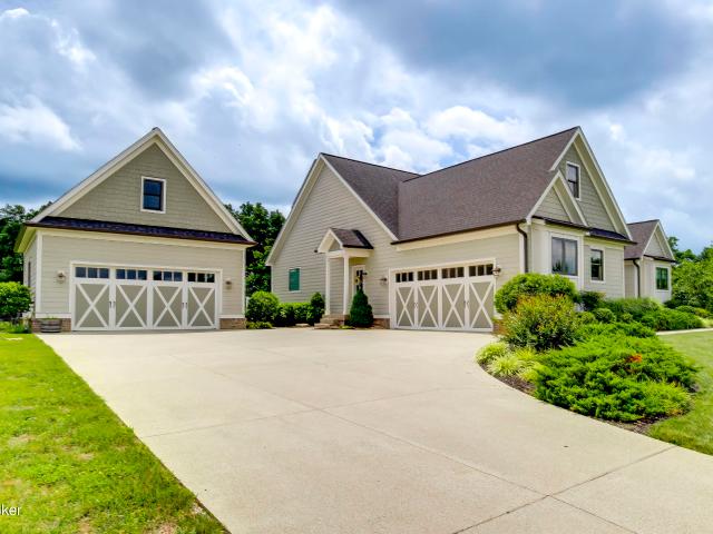 290 Lansdowne Cresent