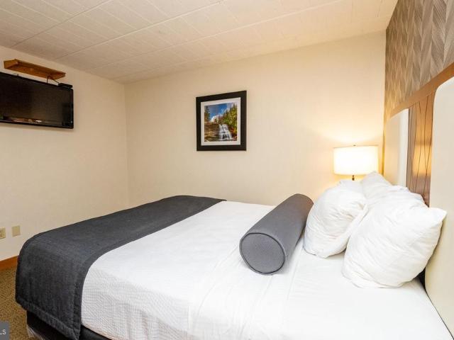 290 Marsh Hill Road # 702K