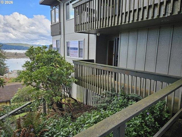 290 N 3rd Ct Apt 1, Coos Bay, OR 97420