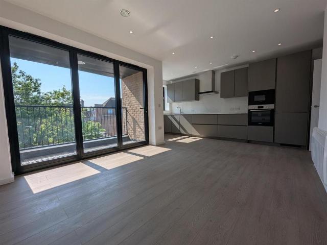 290 Northolt Road, Harrow 2 bed flat to rent £1,800 pcm £415 pw