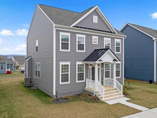 290 Newbury St, Charles Town, WV 25414
