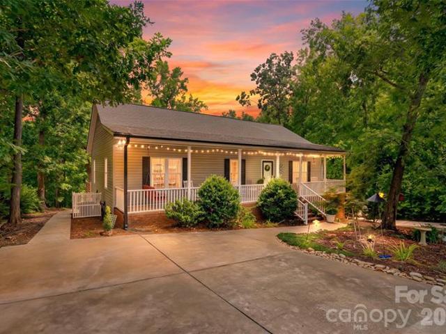 290 Skyland Dr, Troy, NC 27371