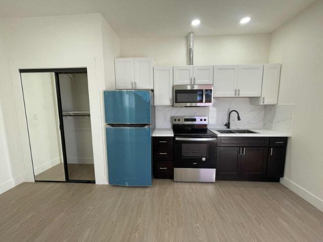 290 Sqft of New studio for rent. Zipcode is 92123