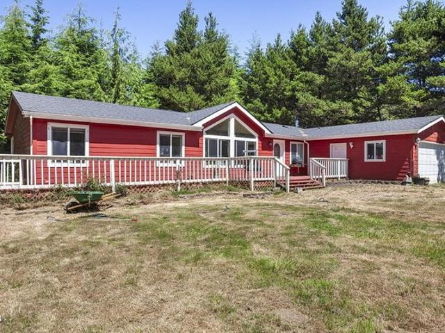 290 SW Newton Dr, Waldport, OR 97394