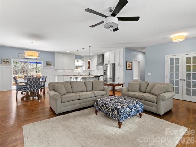 290 Sweetwater Hills Dr, Hendersonville, NC 28791 | MLS #4364