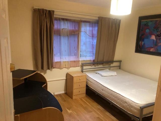 £290 p/w £1,257 pcm ⓘ The monthly or weekly payment required by the landlord. Read our glossary page Downs Road, Canterbury