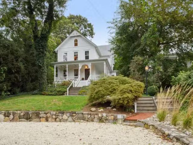 290 ROWAYTON AVE, NORWALK, CT 06853 Single Family Residence Fo.