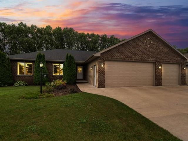 290 Royal St Pats Dr, Wrightstown, WI 54180