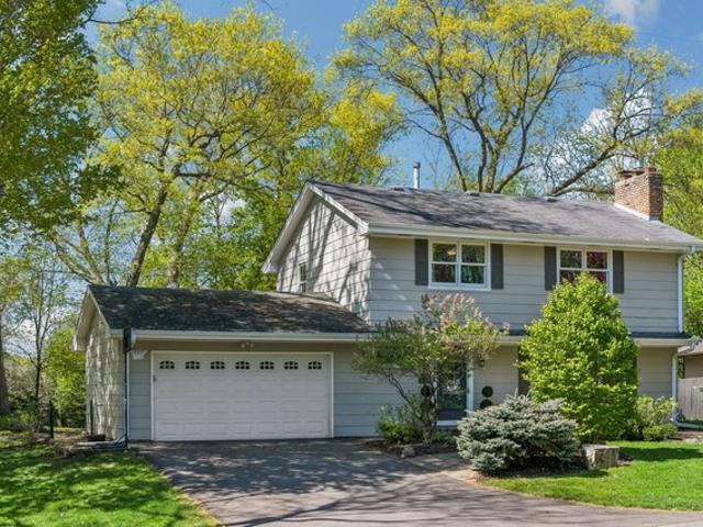 290 Ridgeview Dr E, Wayzata, MN 55391