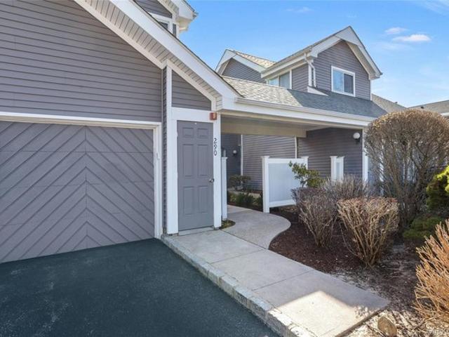 290 W Midland Pond Ct Unit 290, Moriches, NY 11955