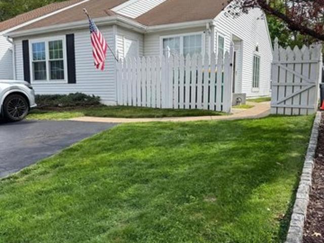 290 Woods Edge Pl, Langhorne, PA 19047