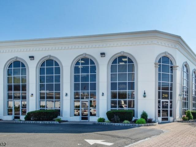 290 Union Blvd