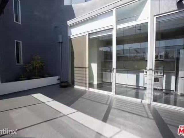 29143421 807 Navy St