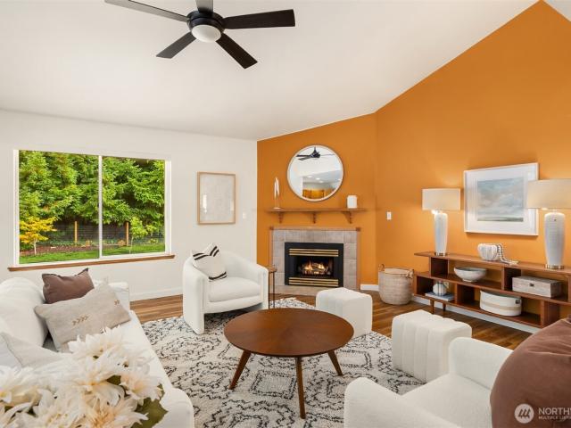 2914 NE Winesap Court