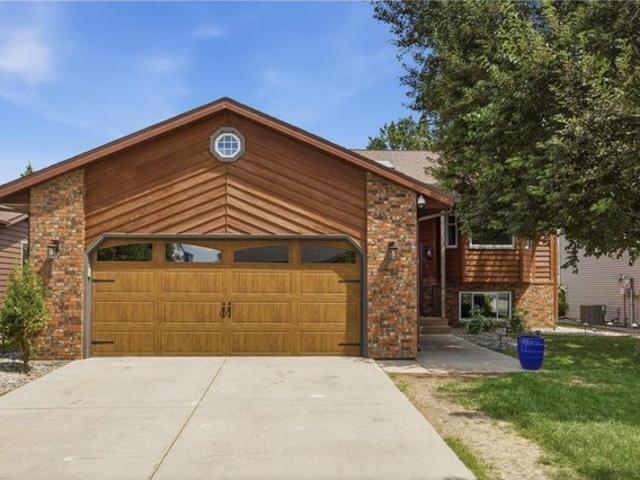 2914 S Bay Dr S, Fargo, ND 58103