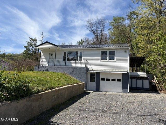 2914 Woodward Ave, Lock Haven, PA 17745