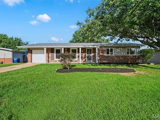 2915 Mid Course Dr, Saint Louis, MO 63125
