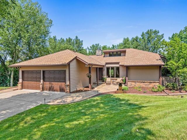 2915 Bruce Ct, Inver Grove Heights, MN 55077