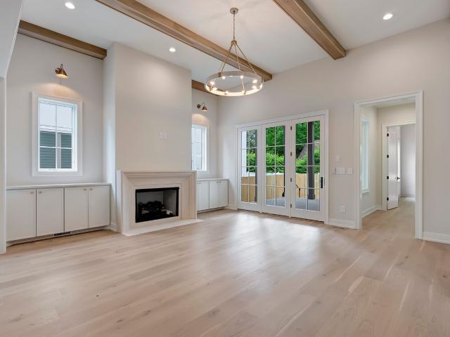 2915 Vaulx Ln