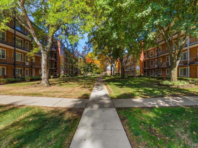 2915 W 13 Mile Road # 407