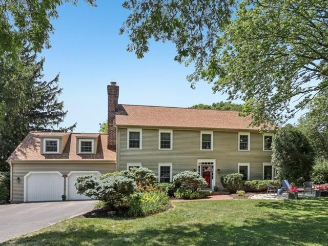 2915 Willaura Ct, Brookfield, WI 53005