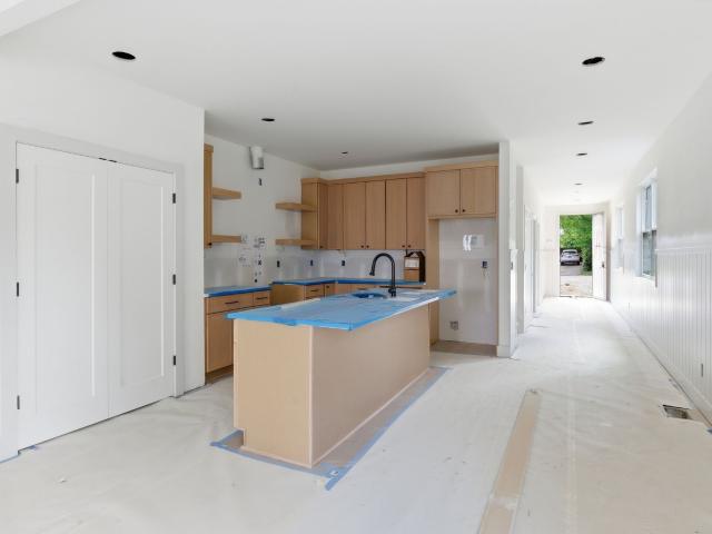 2915A Davis Ave