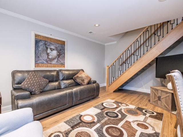 2916 Meadowbrook Court