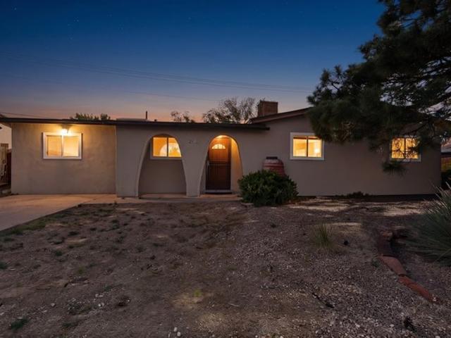 2916 Calle De Pinos Altos, Santa Fe, NM 87507