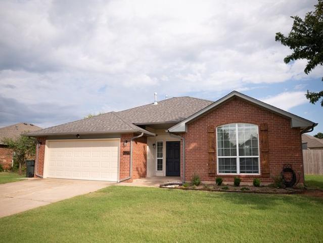 2916 E Lake Dr, Norman, OK 73071