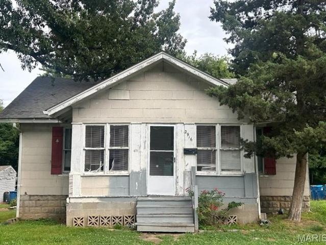 2916 Sanford Ave, Alton, IL 62002